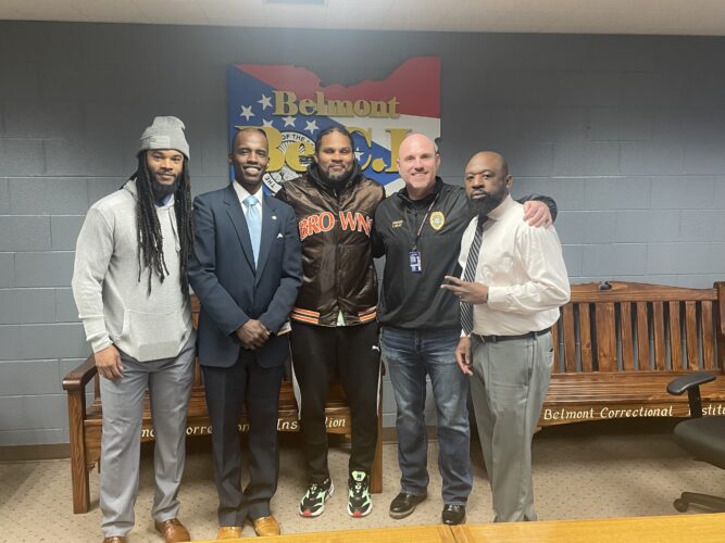 Former Cleveland Browns player Josh Cribbs speaks at prison on Black ...